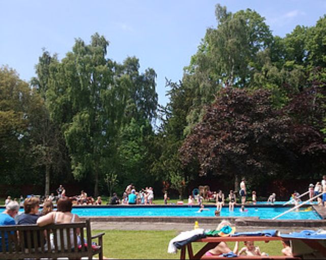 Make a Splash at the Best Lidos & Paddling Pools in the Peak District ...